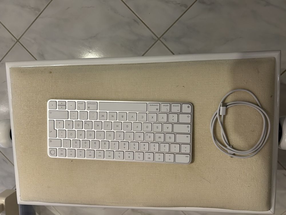 Magic Keyboard mit Touch ID (Gebraucht) in Bellikon für CHF 35 – mit ...
