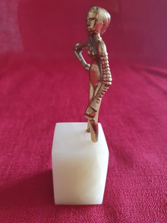Bronze Figur Dancing Girl of Mohenjo Daro auf Marmor Sockel (Gebraucht) in Auw für CHF 25 – mit ...