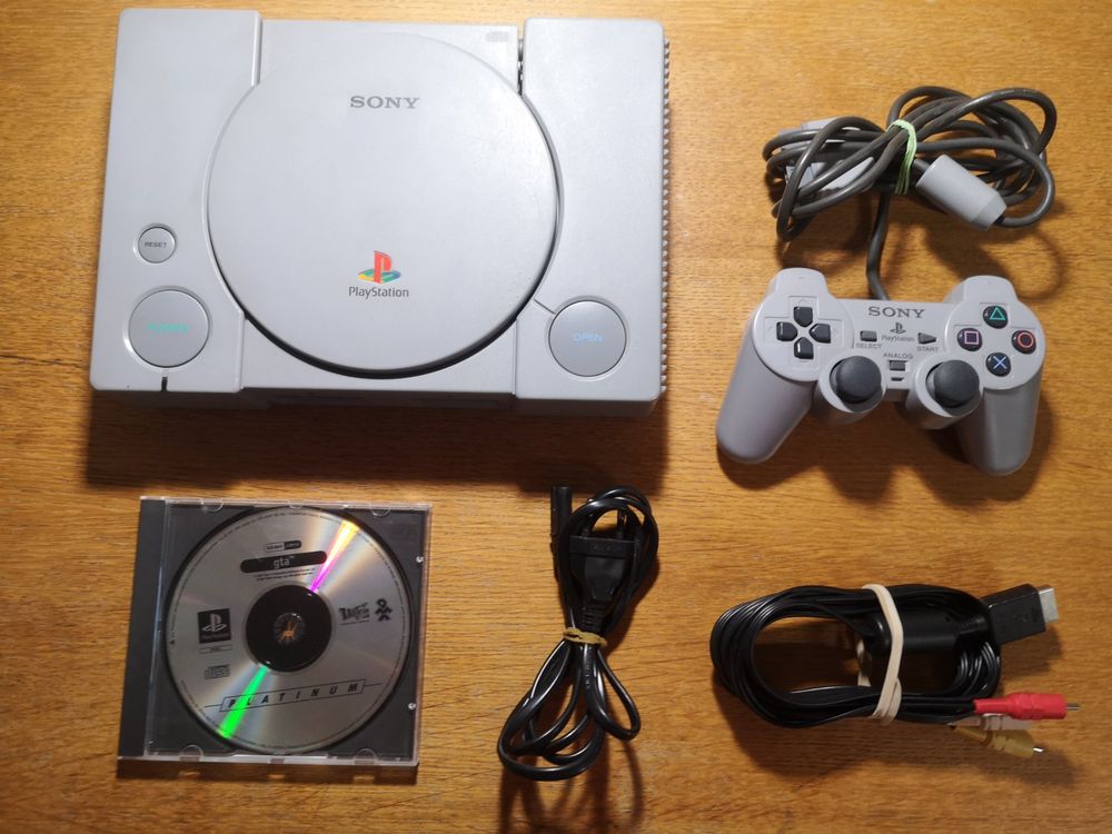 Playstation 1 SCPH-1002 in gutem Zustand mit GTA 1 | Kaufen auf Ricardo