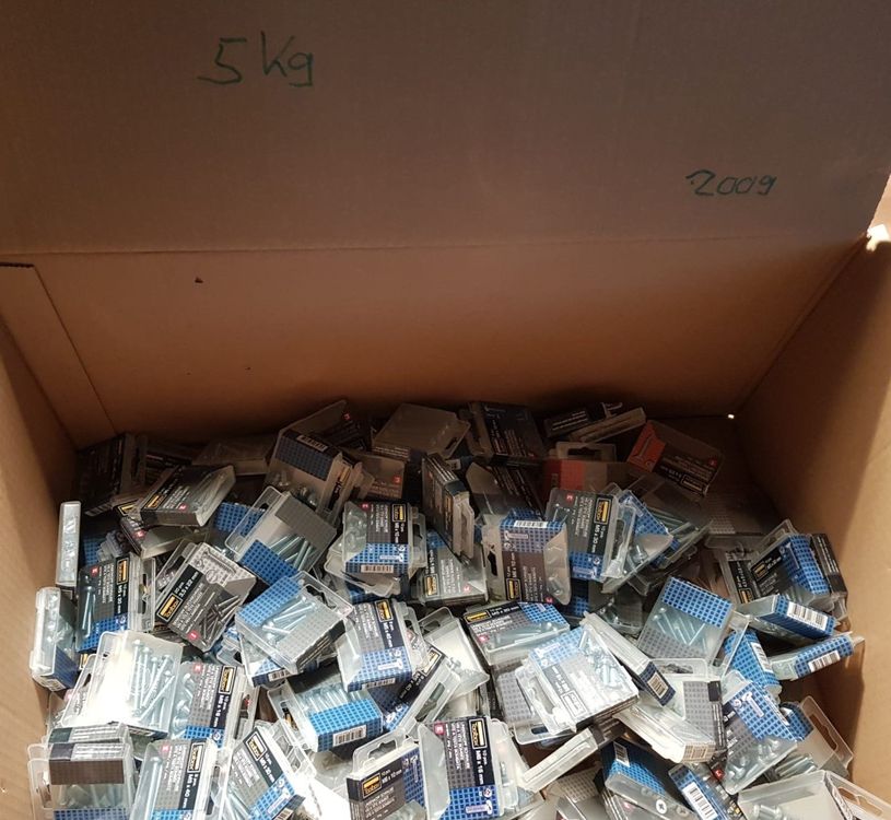 Neuwaren Restposten 5kg Schrauben ab1.- Sale, Soldes, Saldi, | Kaufen auf Ricardo
