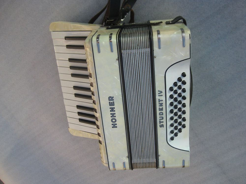 Akkordeon von HOHNER "Student IV" | Kaufen auf Ricardo