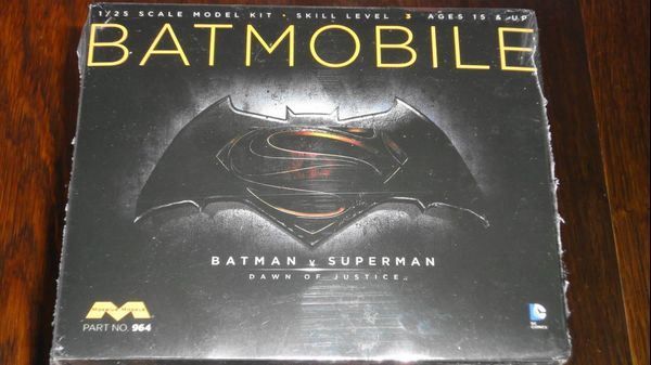 Moebius Models Batmobile Dawn of Justice 1:25 (Neu und originalverpackt ...