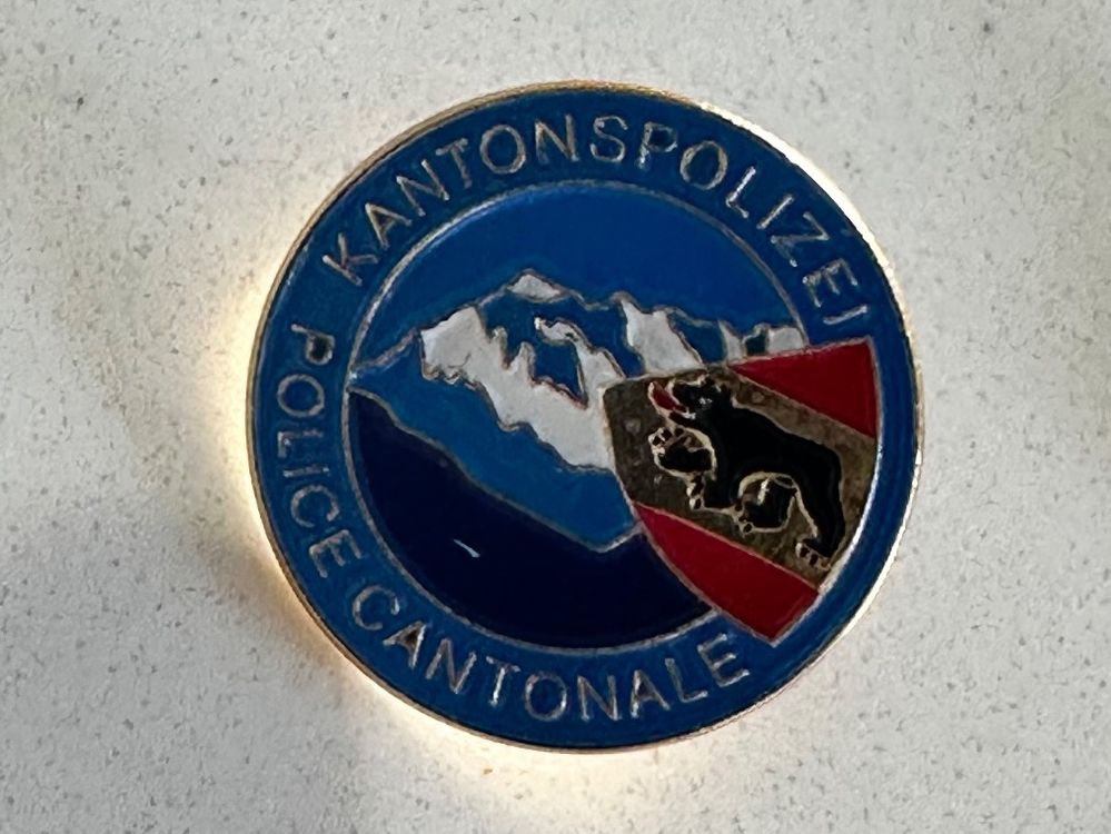 Polizei Kapo Bern Pin (Gebraucht) in Gutenswil für CHF 4.5 – mit Lieferung auf Ricardo kaufen