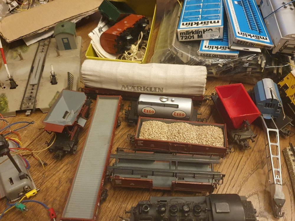 märklin HO bahn Wagen, Schinen zubehör gem foto ab 1.- (Gebraucht) in ...
