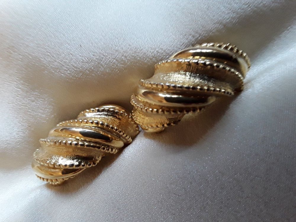 Vintage goldene Ohrclips 80er Jahre (Gebraucht) in Zürich für CHF 16 – nur Abholung auf Ricardo ...