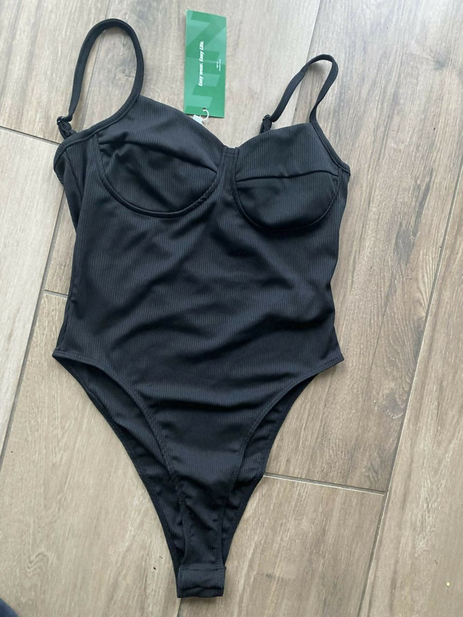 Schwarzer Body mit Trägern, Grösse S, ungetragen! (Neu und ...