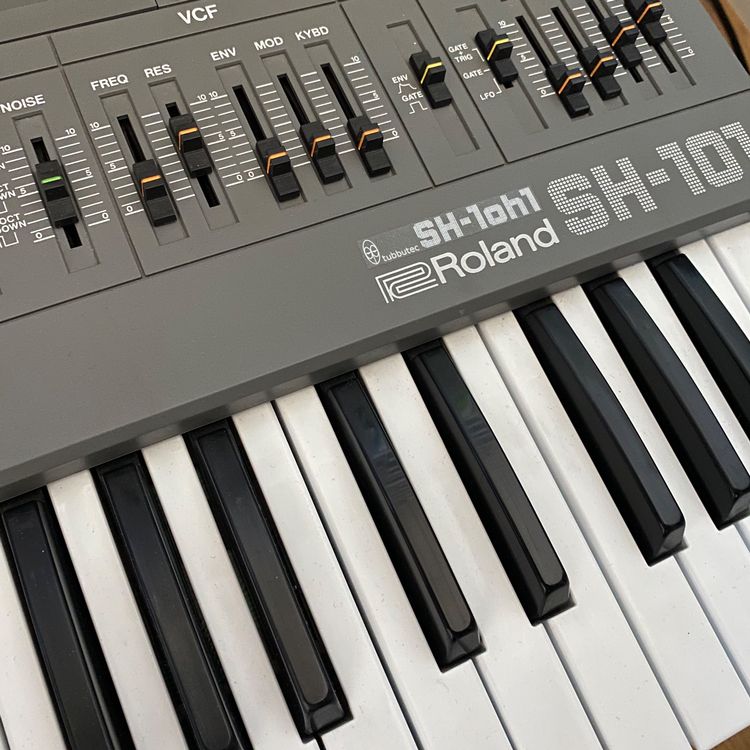 Roland SH-101 (tubbutec MIDI) (Gebraucht) in Buchs AG für CHF 1250 ...