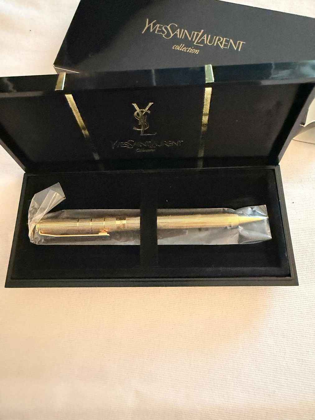 Stylo de laxe Yves Saint Laurent dorée (Neuf avec emballage d'origine ...