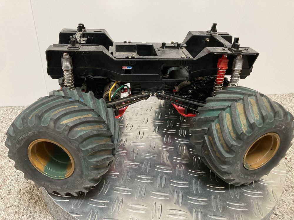 RC Tamiya Clod Buster Chassis mit Reifen LIQUIDATION (Defekt) in ...