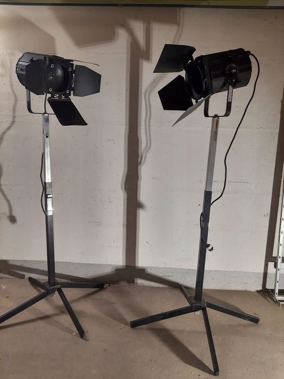 2 Stück Theaterscheinwerfer mit Stativ Fresnel Vintage | Acheter sur Ricardo