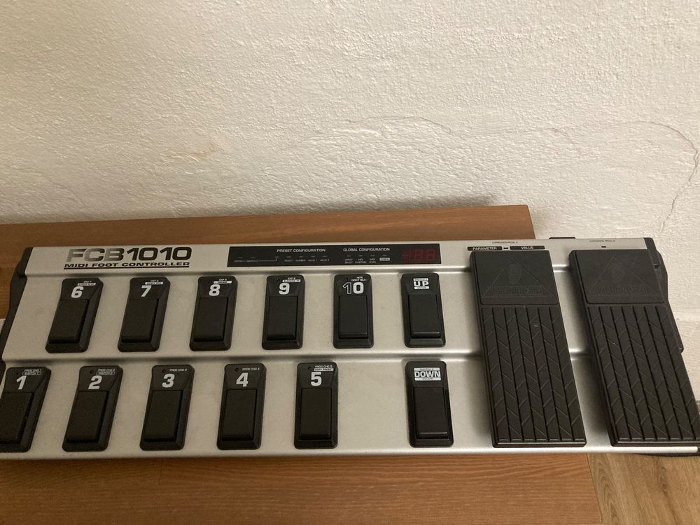 Midi Footcontroller Behringer FCB 1010 / inkl. Midi-USB Kabe (Gebraucht ...