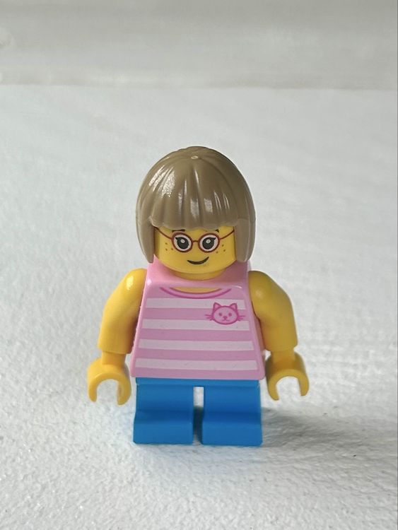 LEGO City Minifigur - Mädchen mit Katzenoberteil und Brille (Neu ...