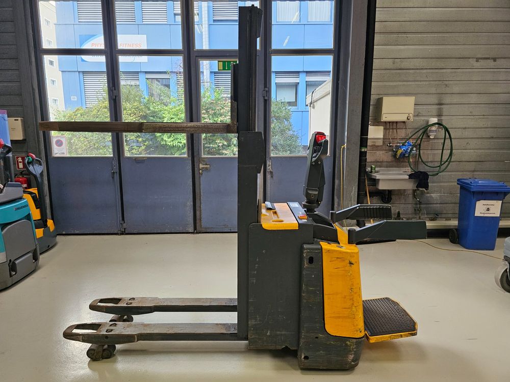 Jungheinrich ERD 220 (Gebraucht) in Pfungen für CHF 1200 – nur Abholung auf Ricardo kaufen