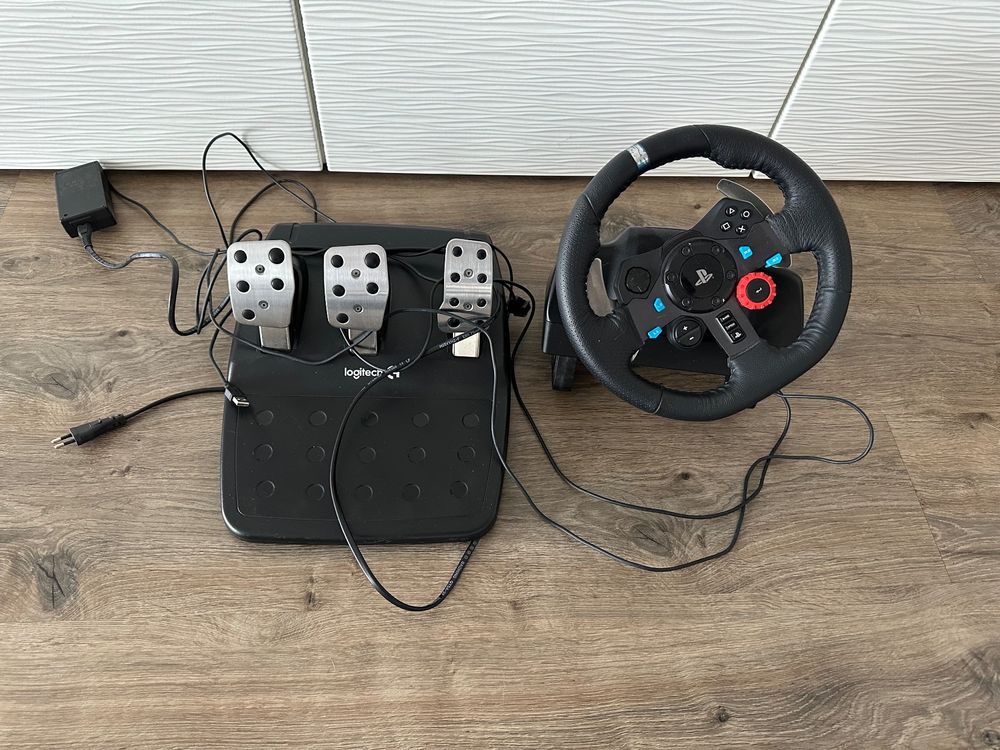 LOGITECH G29 Driving Force Pedale & Lenkrad | Kaufen auf Ricardo