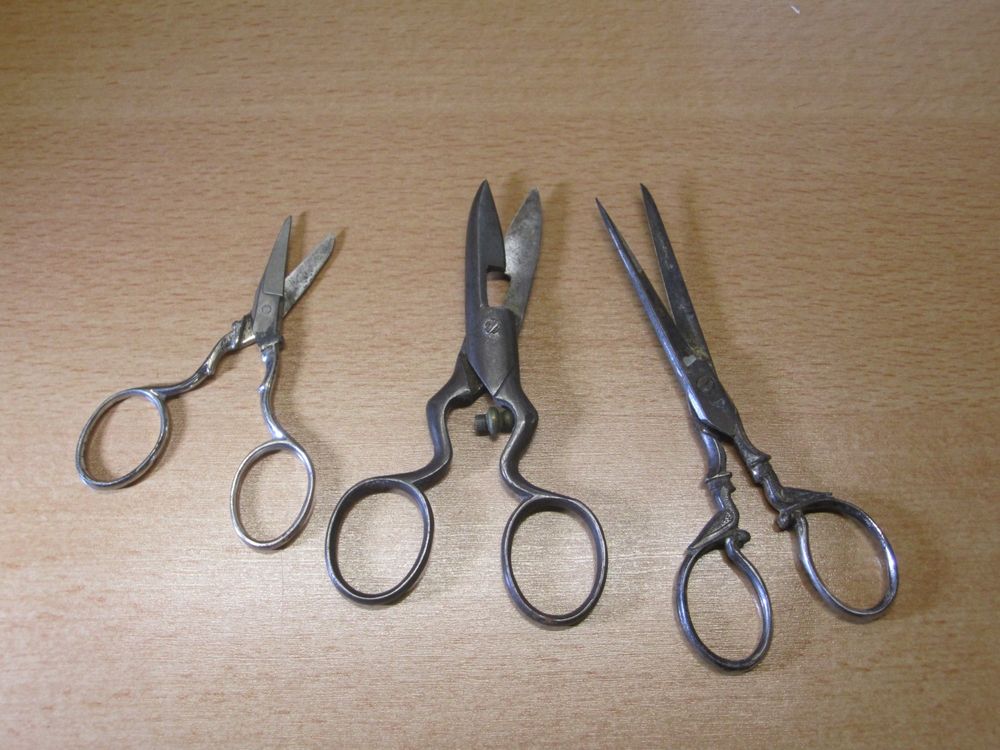 3 antike Haushalts Scheren ca. 7 - 14,5 cm Eisen / Messing (Gebraucht ...