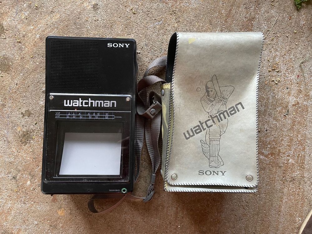 SONY WATCHMAN FD-230 FLAT BLACK AND WHITE TV (Gebraucht) in ...