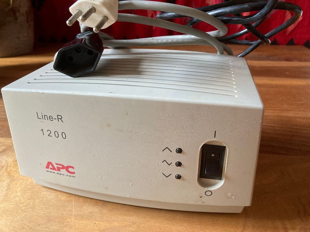 APC Automatische Spannungsregulierung Line-R, 1200 VA (Gebraucht) in ...