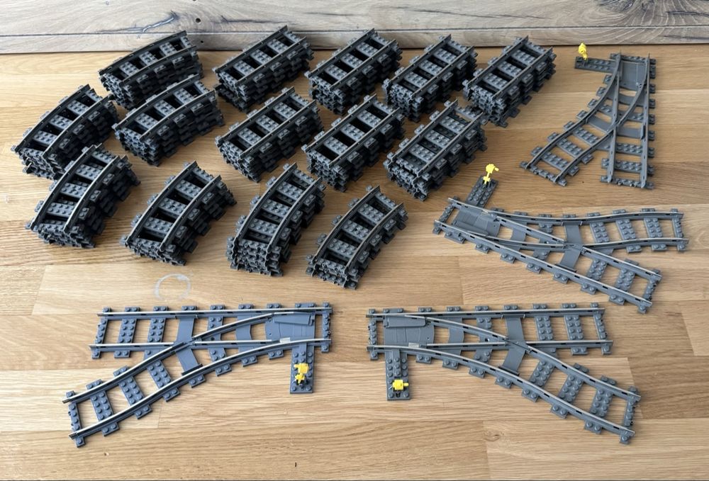 Lego 9V Schienen Konvolut (35 Gerade, 33 Kurven, 4 Weichen) (Gebraucht) in Herisau für CHF 140 ...