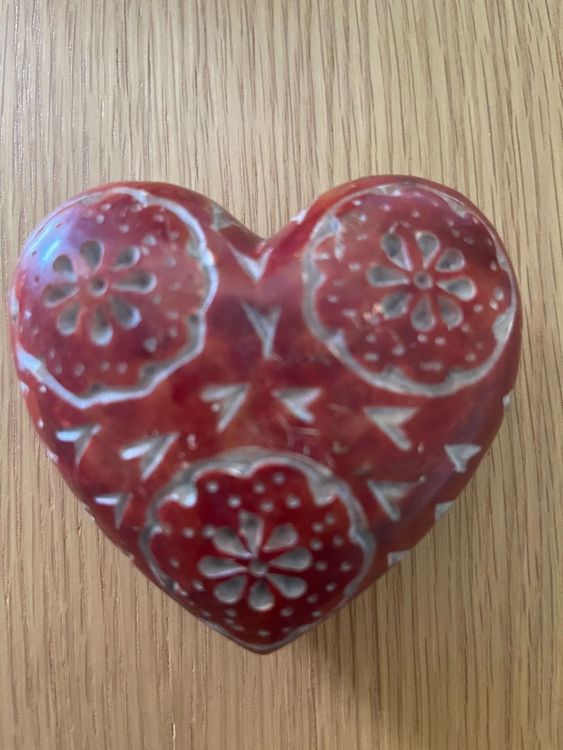 Herz Liebe Stein rot geschnitzt Deko oder Briefbeschwerer (Gebraucht) in Nussbaumen AG für CHF 1 ...