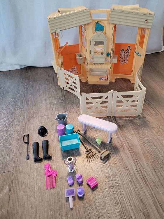 Barbie Pferde Stall und Zubehör orange (Gebraucht) in Niederbuchsiten ...