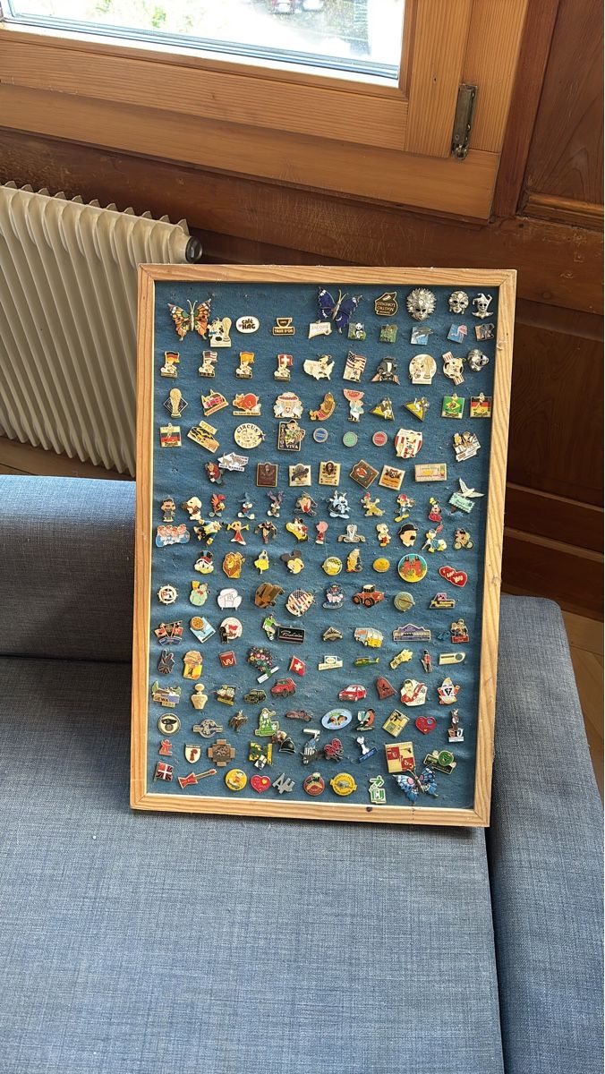 Vintage Pin Badge Collection - 100+ Unique Designs! (Gebraucht) in Murg ...