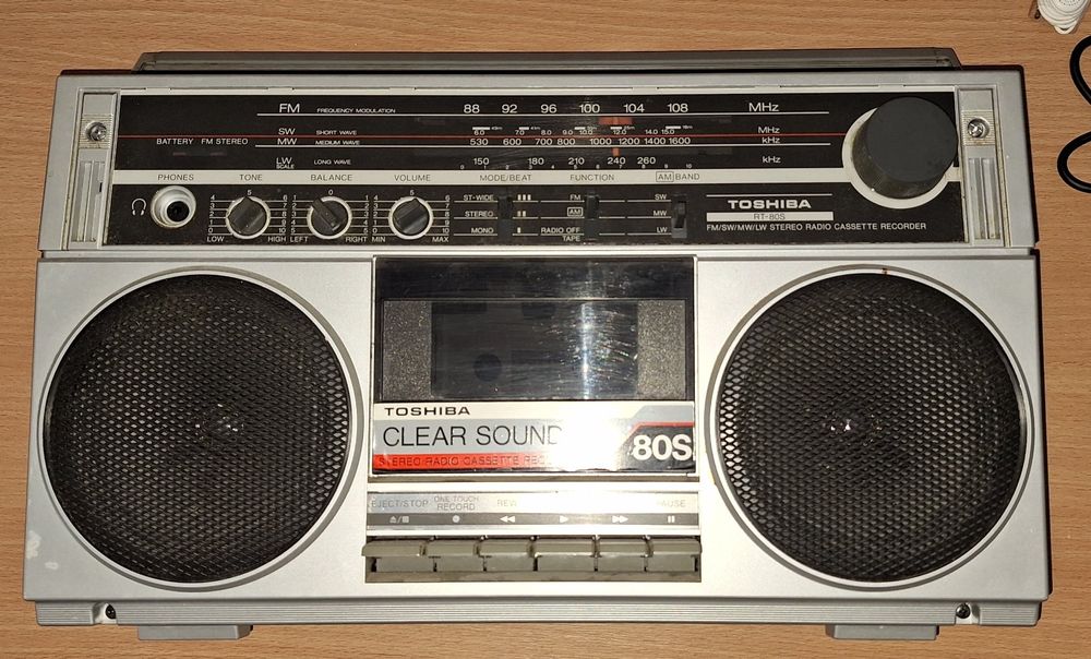 Toshiba RT-80s - Ghettoblaster / Radio + Kassetttenrecorder | Kaufen auf Ricardo