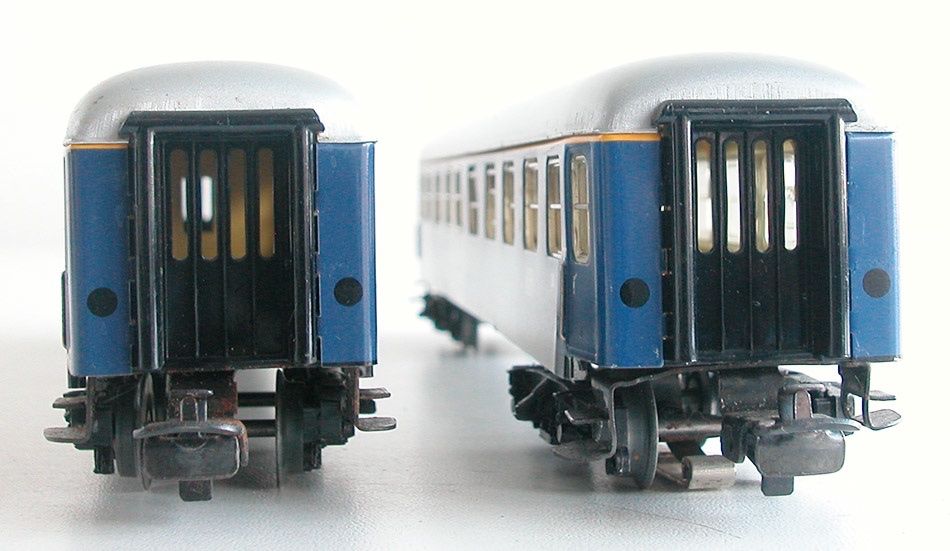 Märklin 2 D-Zug-Wagen Aüm 202 der DB Spur H0 (Gebraucht) in Oberwil BL für CHF 24 – mit ...