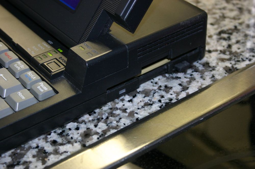 Tandy 1500 HD 1500HD Laptop Computer Vintage PC (Defekt) in Stettlen ...