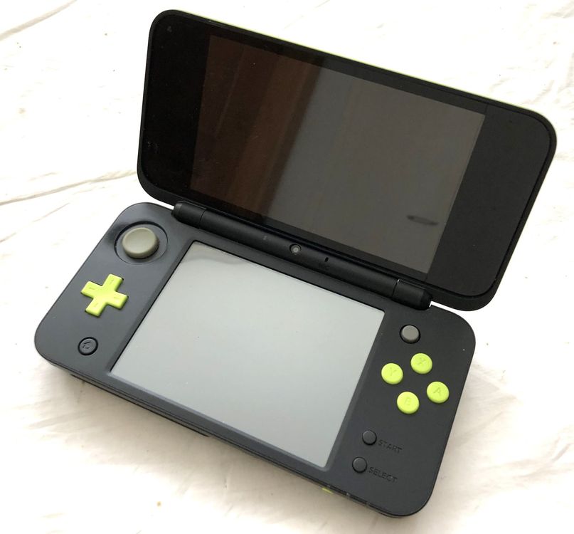 New Nintendo 2DS XL Black & Lime Green [Mario Kart 7 Bundle] (Gebraucht ...