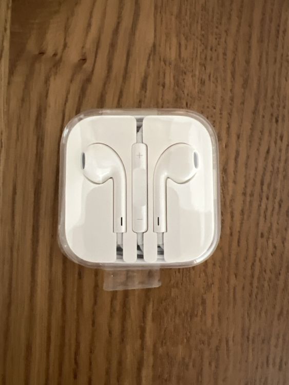 Apple Kopfhörer (Neu und originalverpackt) in Rueun für CHF 6 – mit ...