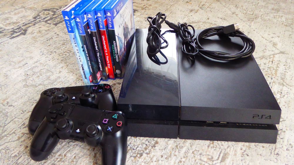 Sony PlayStation 4 - 2 Controller - 5 Games | Kaufen auf Ricardo