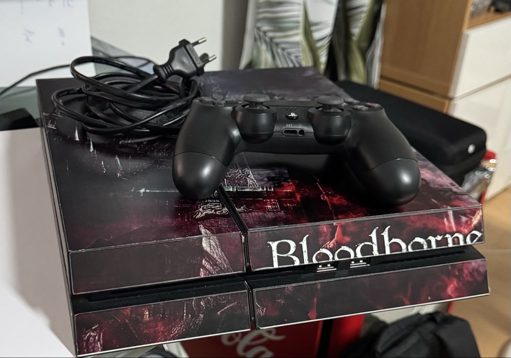 Bloodborne PS4 Console + Controller Skin + P.T. (Gebraucht) in Zürich ...