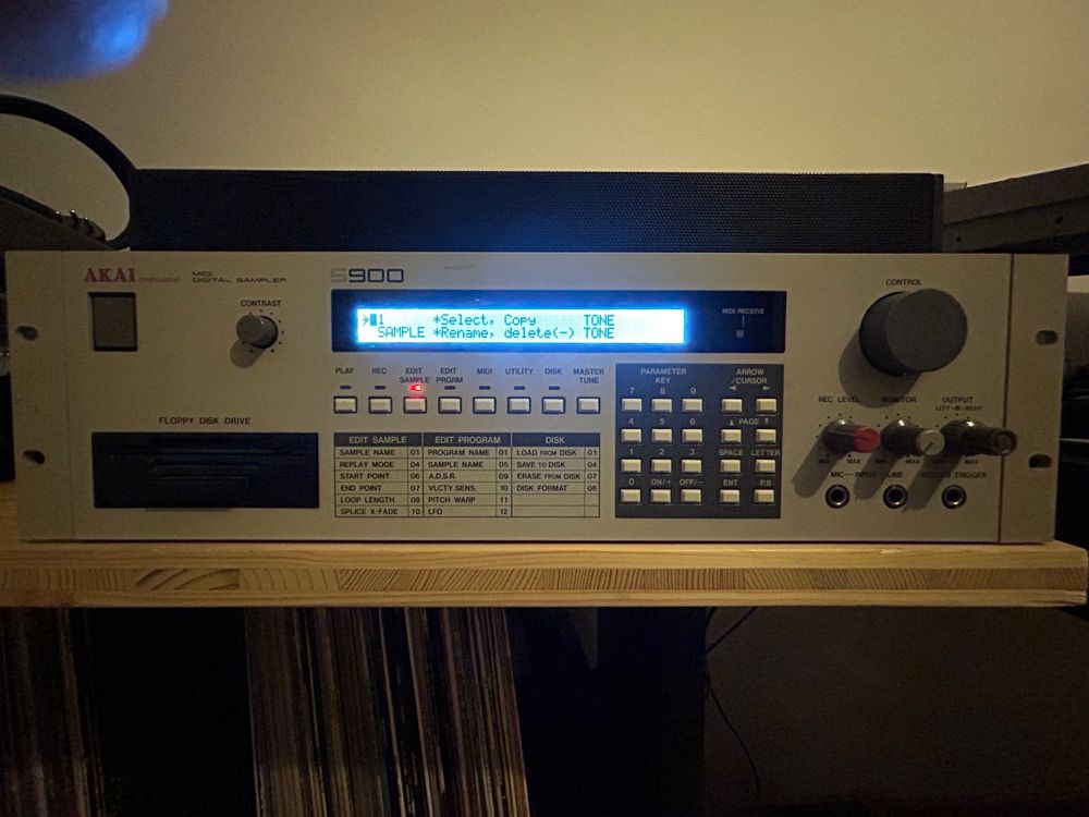 Akai S900 12 Bit Sampler, mit neuem Screen und OS 1.2 (Gebraucht) in ...