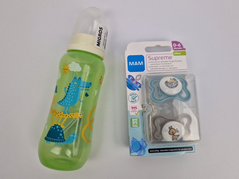 Zwei Nuggis und ein Baby Trinkflasche (Neu und originalverpackt) in ...