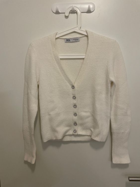 Weisser Zara Cardigan mit Glitzer Knöpfen Gr M cropped | Kaufen auf Ricardo