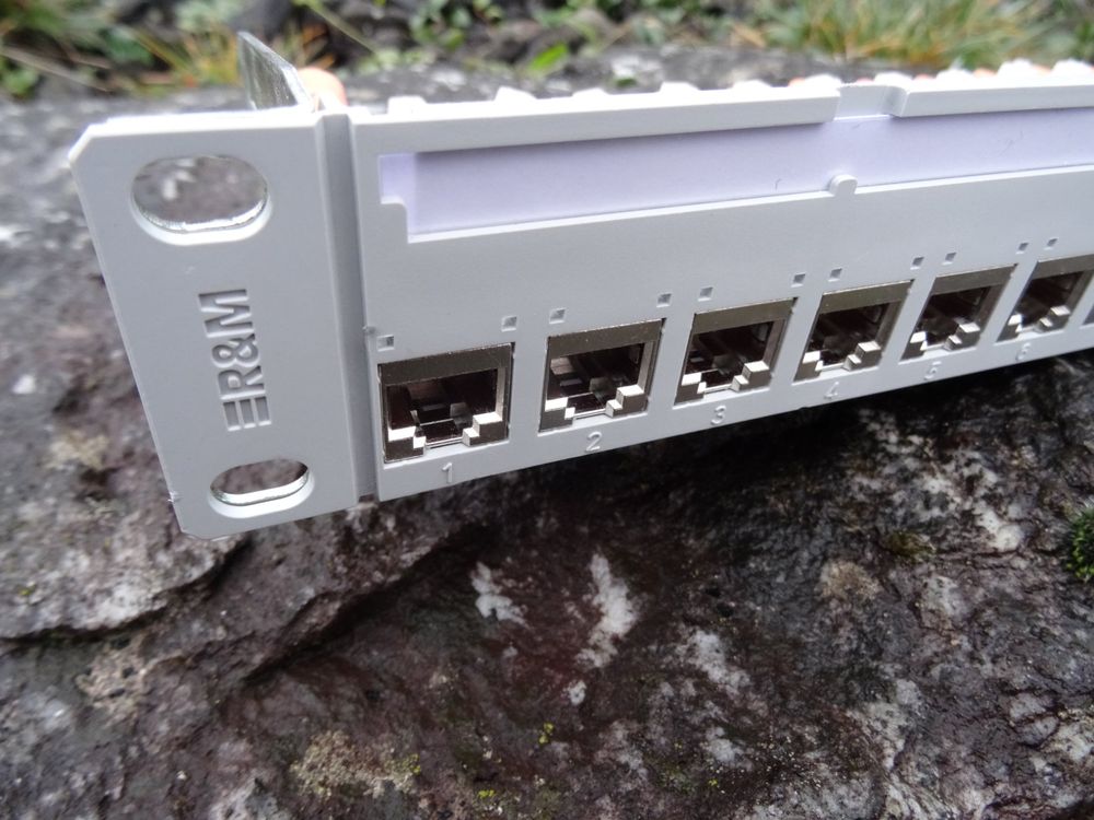 R&M Patchpanel 1 HE Modul 19" f.24xRJ45S (Gebraucht) in Lupfig für CHF ...