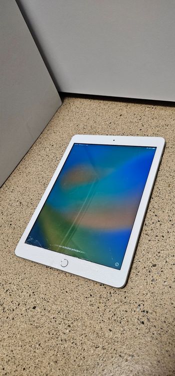 iPad (5. Gen) weiss (BROKEN DISPLAY) | Kaufen auf Ricardo