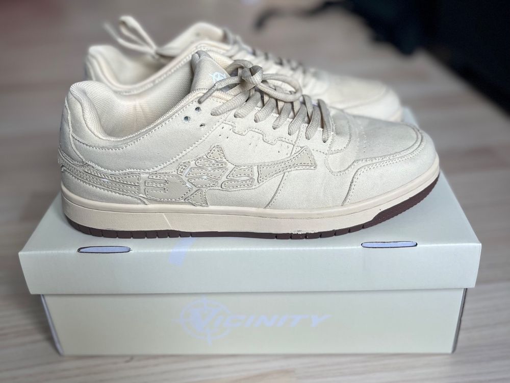 Vicinity Akimbo Lows „Bianco Crema“ (Neu (gemäss Beschreibung)) in St ...