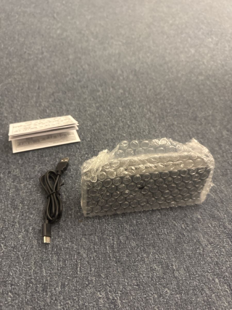 Sleek Digital Alarm Clock - Wake Up Refreshed! New! (Neu (gemäss ...