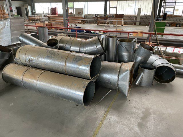 Posten mit demontierten Rohren, Bleche, etc. (Lot 457) | Kaufen auf Ricardo