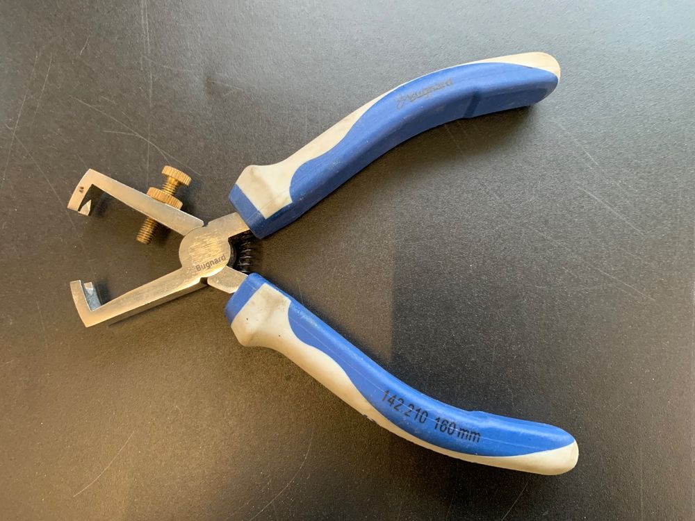 Abisolierzange Werkzeug Bugnard zange (Gebraucht) in Steffisburg für ...