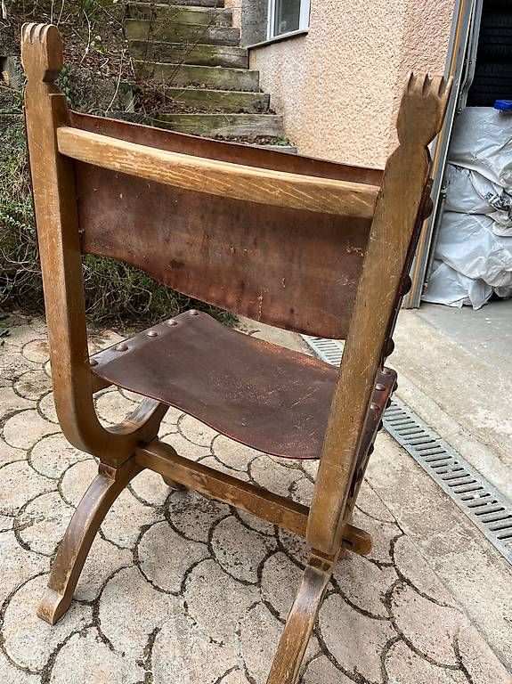 Chaise style médiéval (D'occasion) à commugny pour CHF 80 – retrait ...