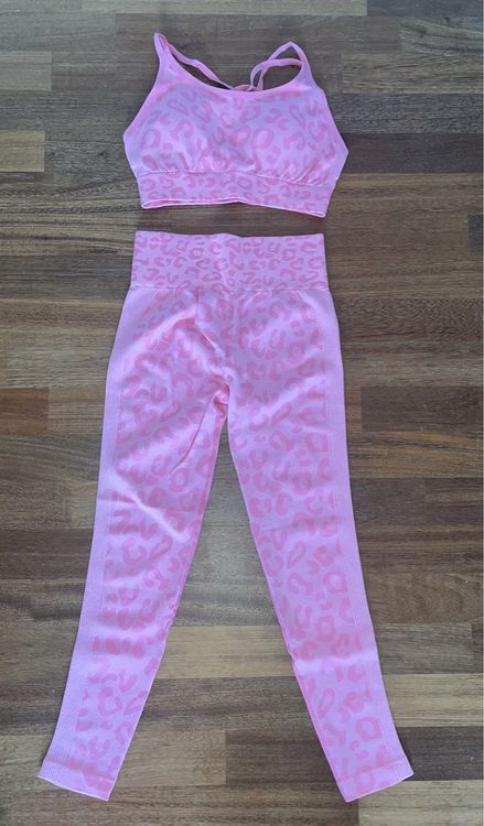 Sport Set (Leggins & Top) mit Scrunch (Neu (gemäss Beschreibung)) in Rehetobel für CHF 10 – mit ...