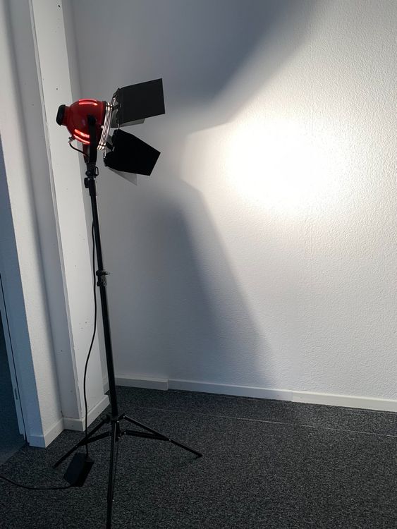 3 x Halogen Scheinwerfer mit Stativ fürs Filmset (Gebraucht) in Zürich für CHF 20 – nur Abholung ...