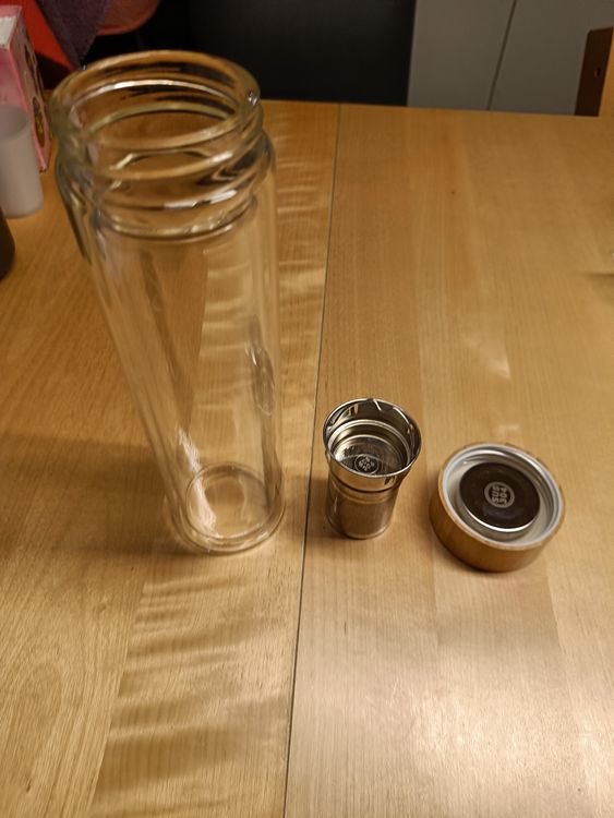 Doppelwandige Thermosflasche aus Glas mit Teesieb (Neu (gemäss Beschreibung)) in Balgach für CHF ...