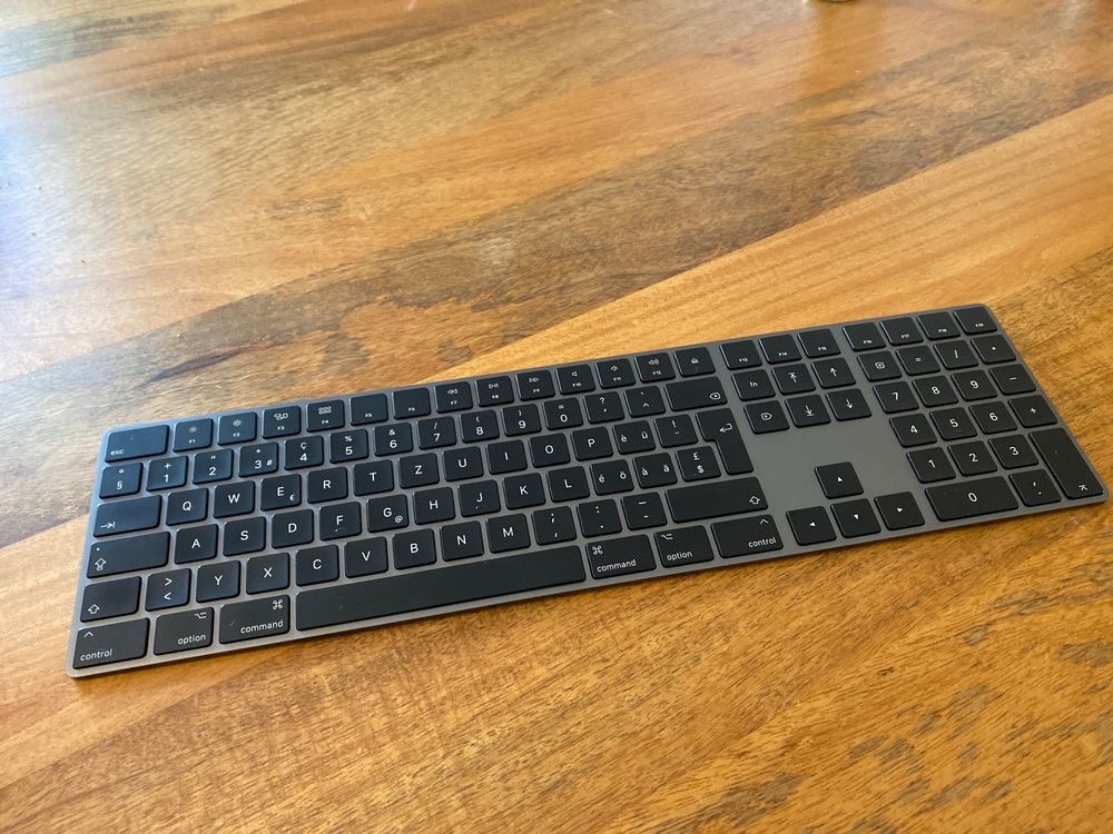 Apple Magic Keyboard CH-Layout mit Nummernblock Space Grey (Gebraucht ...