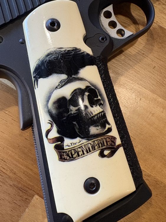 GRIPS 1911 «The Expendables » (Neu (gemäss Beschreibung)) in St-Pierre ...