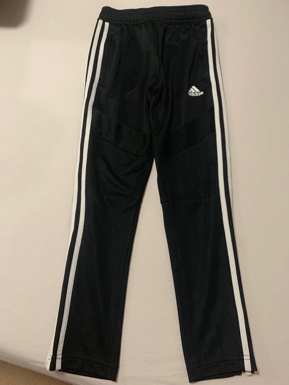 Neuwertige Adidas Trainer gr.140 – 9-10j | Kaufen auf Ricardo