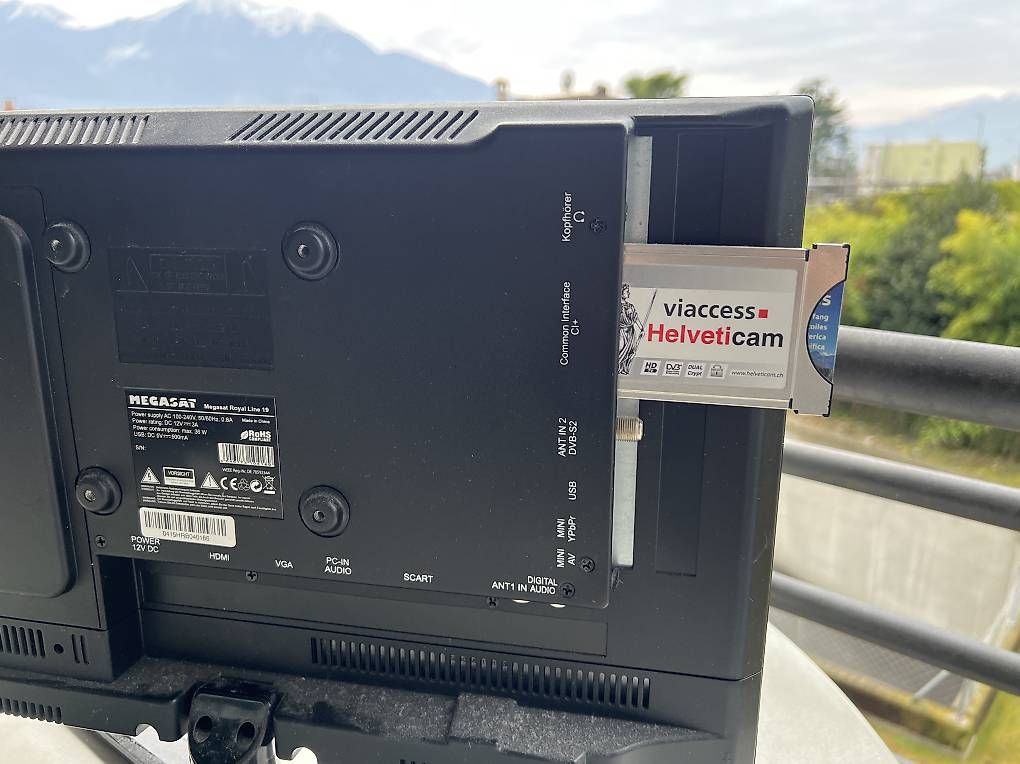 Megasat Royal Line 19" TV mit Helveticam Karte! Top (Gebraucht) in ...