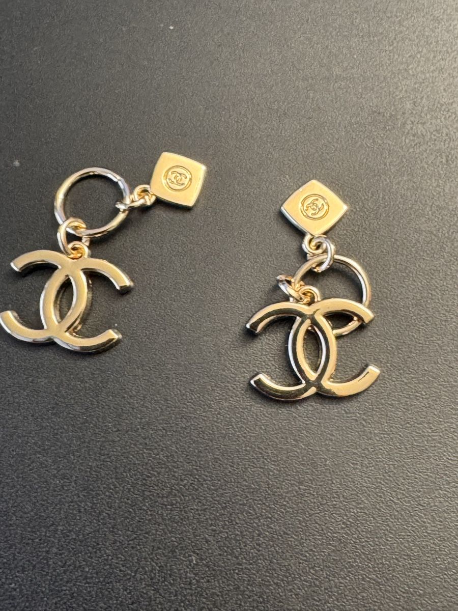 Chanel 2 pendentifs CC acier doré (Neuf (Voir description)) à Genève ...